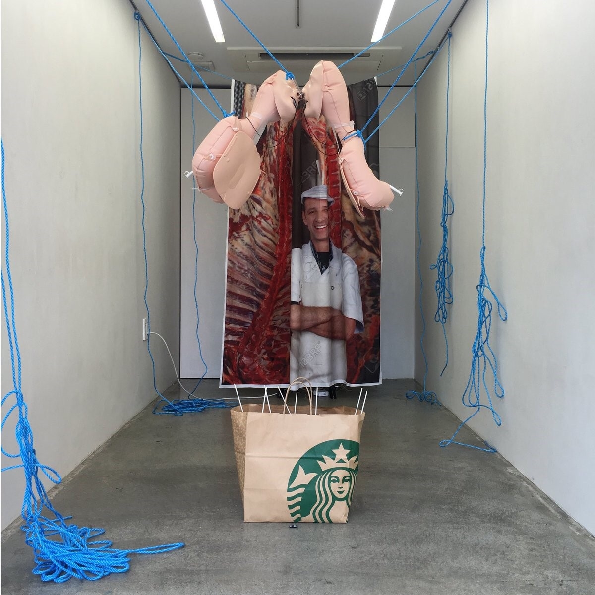 直線的なヴァーチャルから、錯乱した現実へ。iphoneと洞窟壁画をテーマにした展示「iphone mural」が10月28日より開催 ...